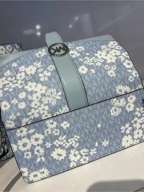 Michael Kors | Bags | Michael Kors Greenwich Md Printed Signature Logo ...